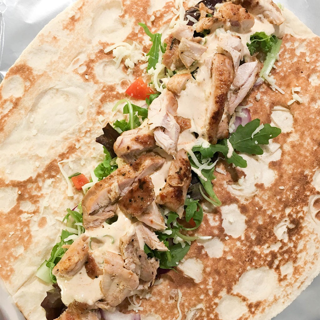 Kebabrulle på kyckling och god kebabsås - Johans mat