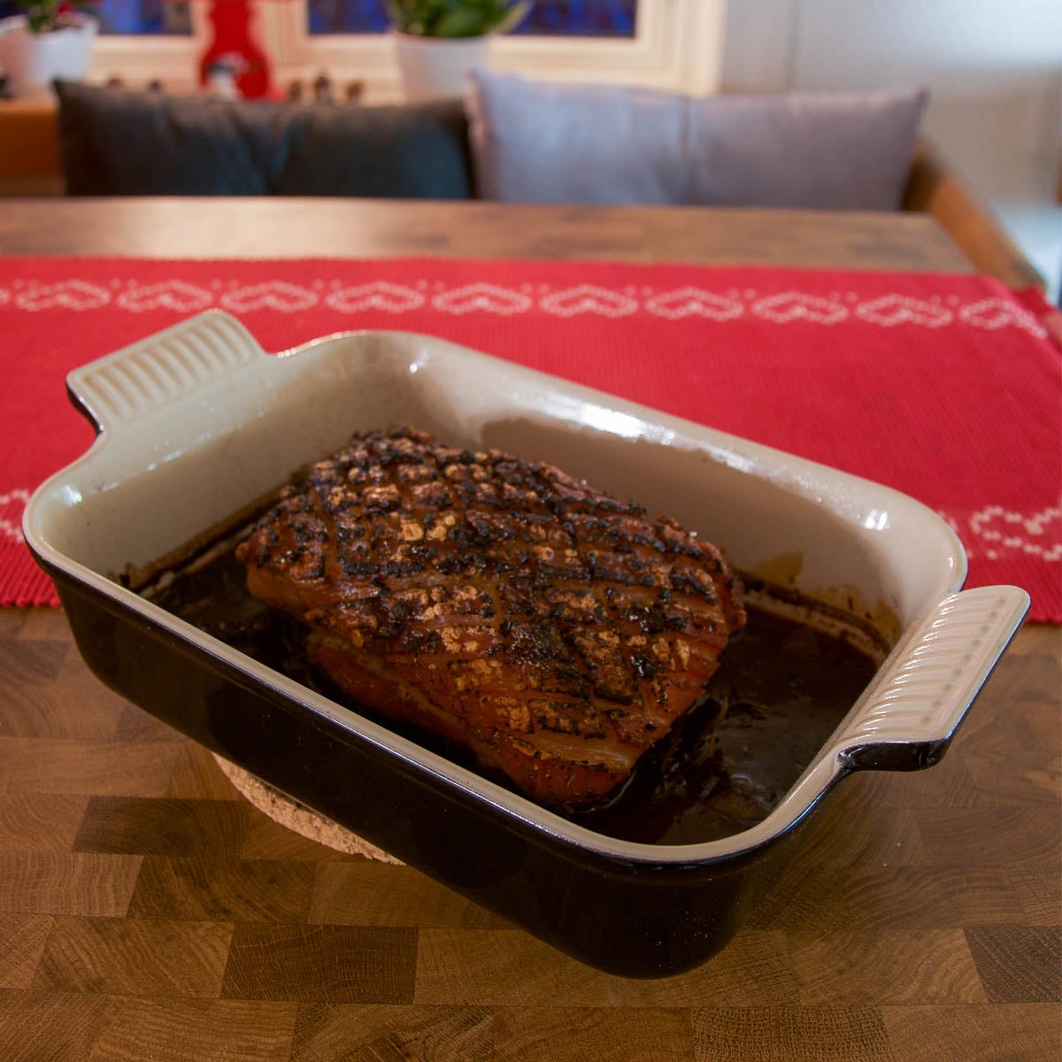 Ugnsbakad fläsksida med knaprig svål - Johans mat